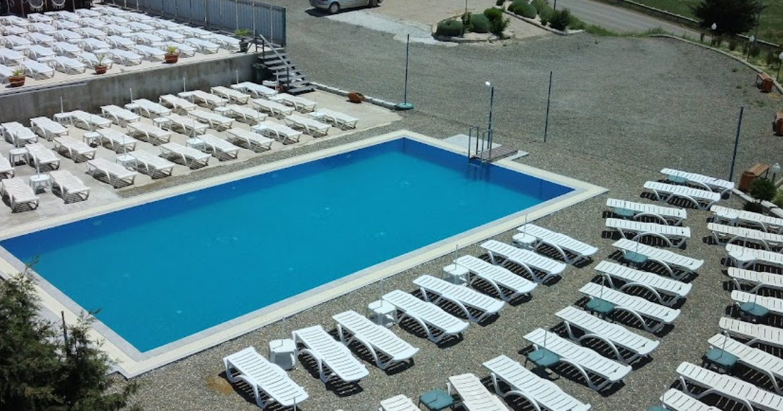 Outdoor swimming pool "Aphra Pool" in Tbilisi. A unique place for rest ...