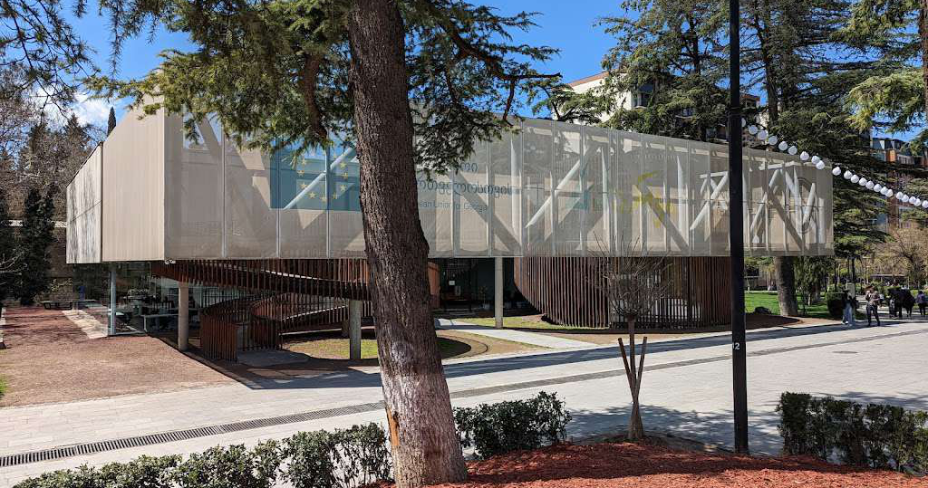 Library and coworking "Nadzaladevi Media Library" in Tbilisi - an ideal ...