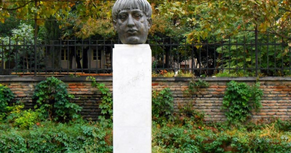 Bust of Titian Tabidze in Tbilisi. Sights of Tbilisi, where you can ...