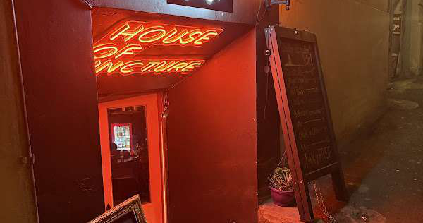 Kiki Bar in Tbilisi 🌙 A bar where music and cocktails speak the same ...