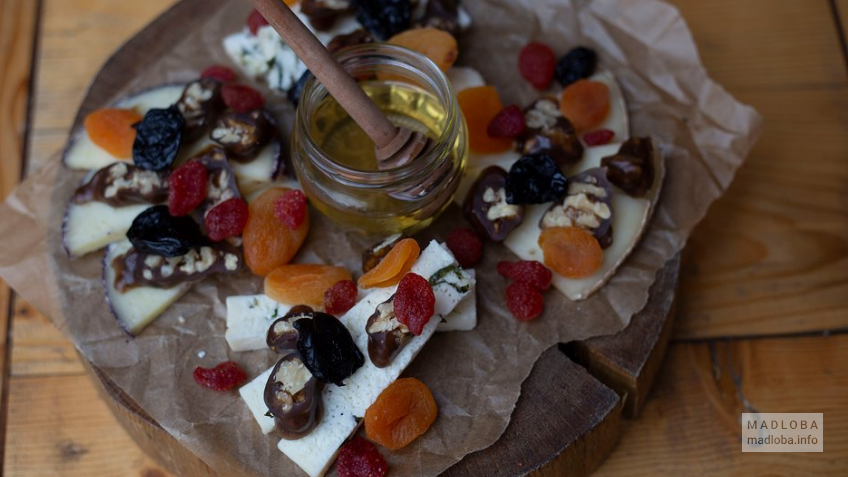 რესტორანი ლეგვი კაფე მდებარეობს თბილისში. მენიუში შედის ქართული ...