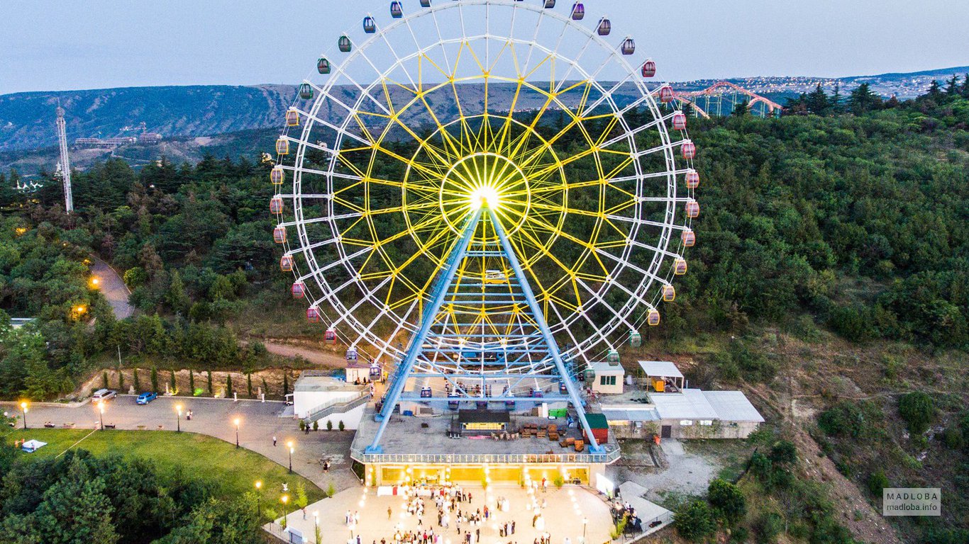 Mtatsminda Amusement Park in Tbilisi, photos, attractions - Мадлоба