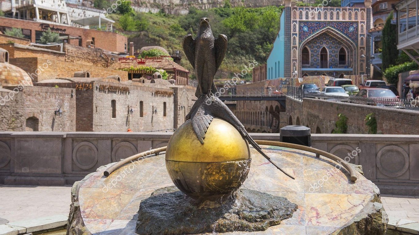 Small monuments in Tbilisi. Interesting places in Georgia. - Мадлоба