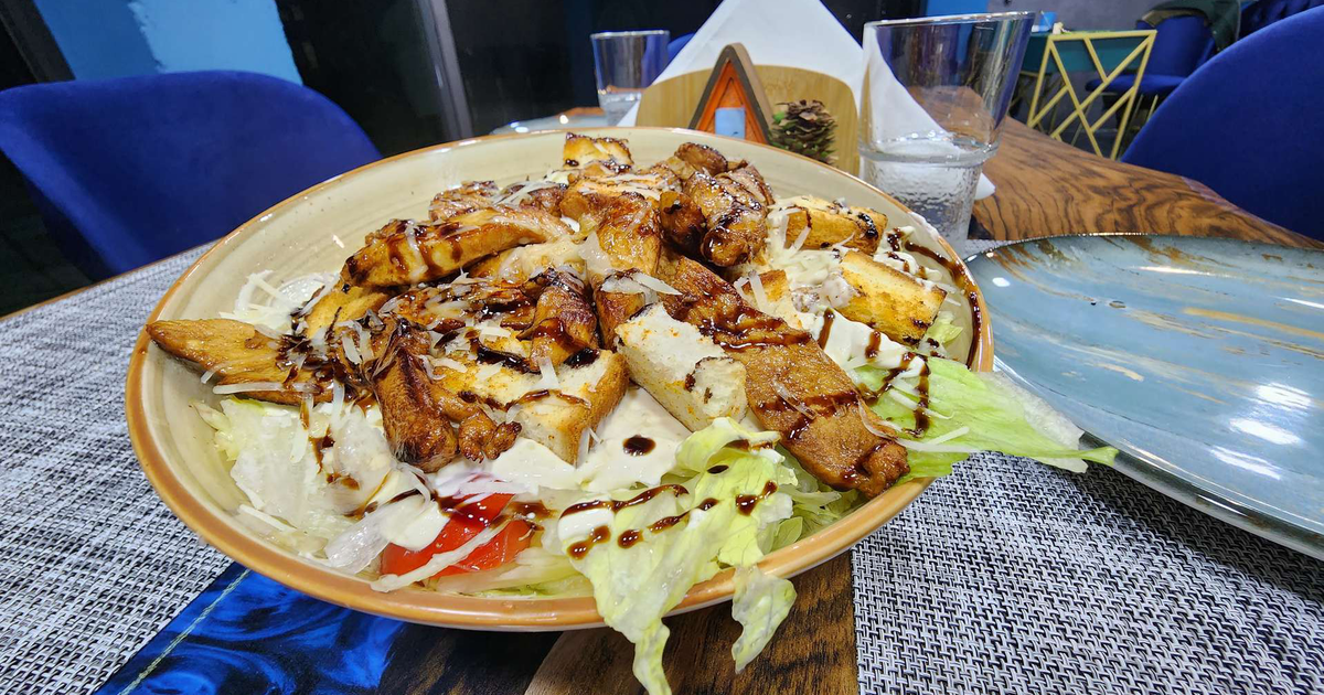 Park Hotel Surami Chalet Restaurant in Surami - Madloba