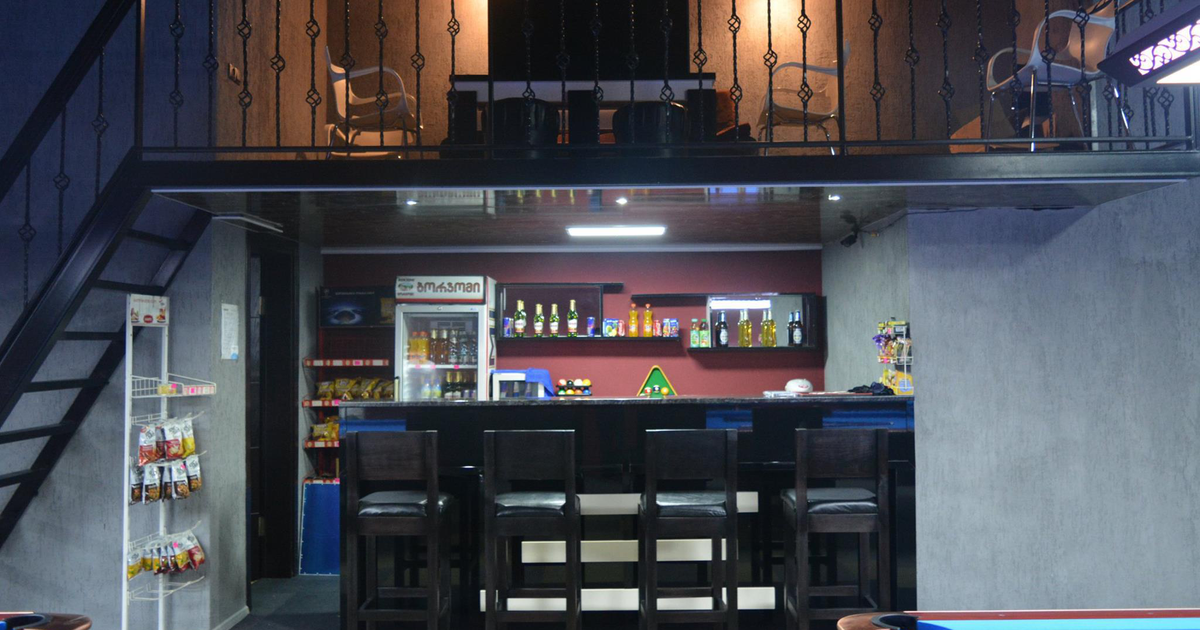 Enjoy the game and a pleasant atmosphere at the Pyramid Billiards Club ...