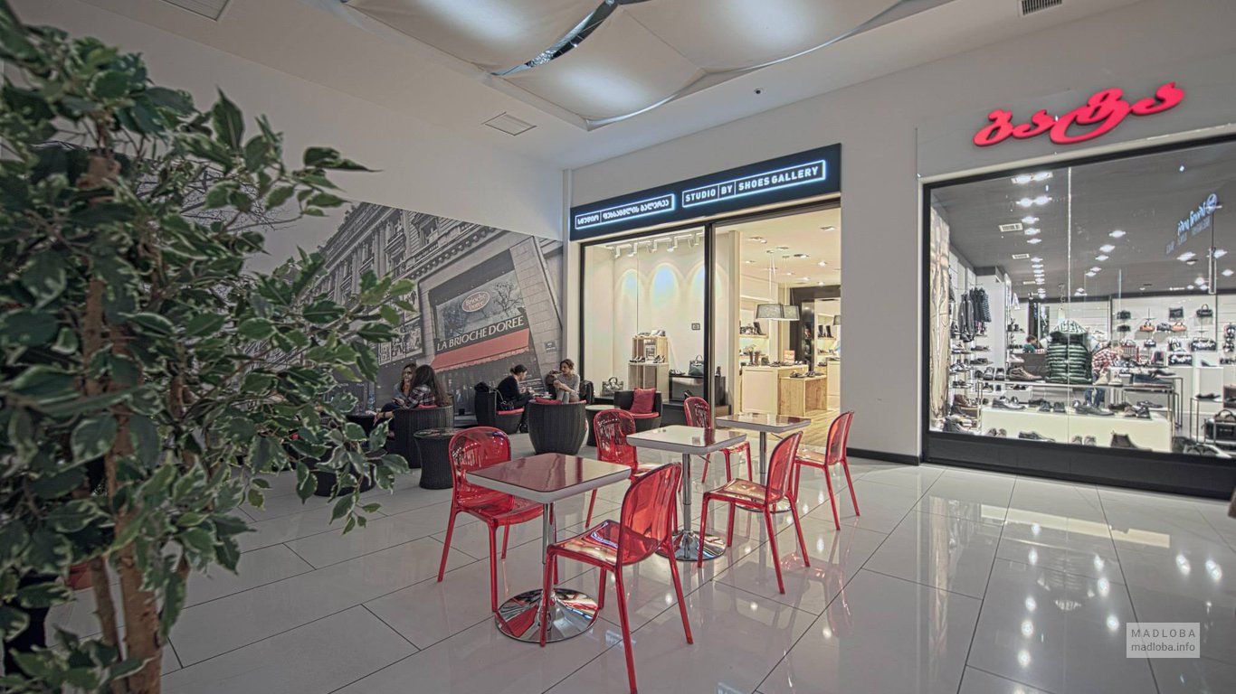 Buy clothes at the Merani Shopping mall in Tbilisi at an affordable ...